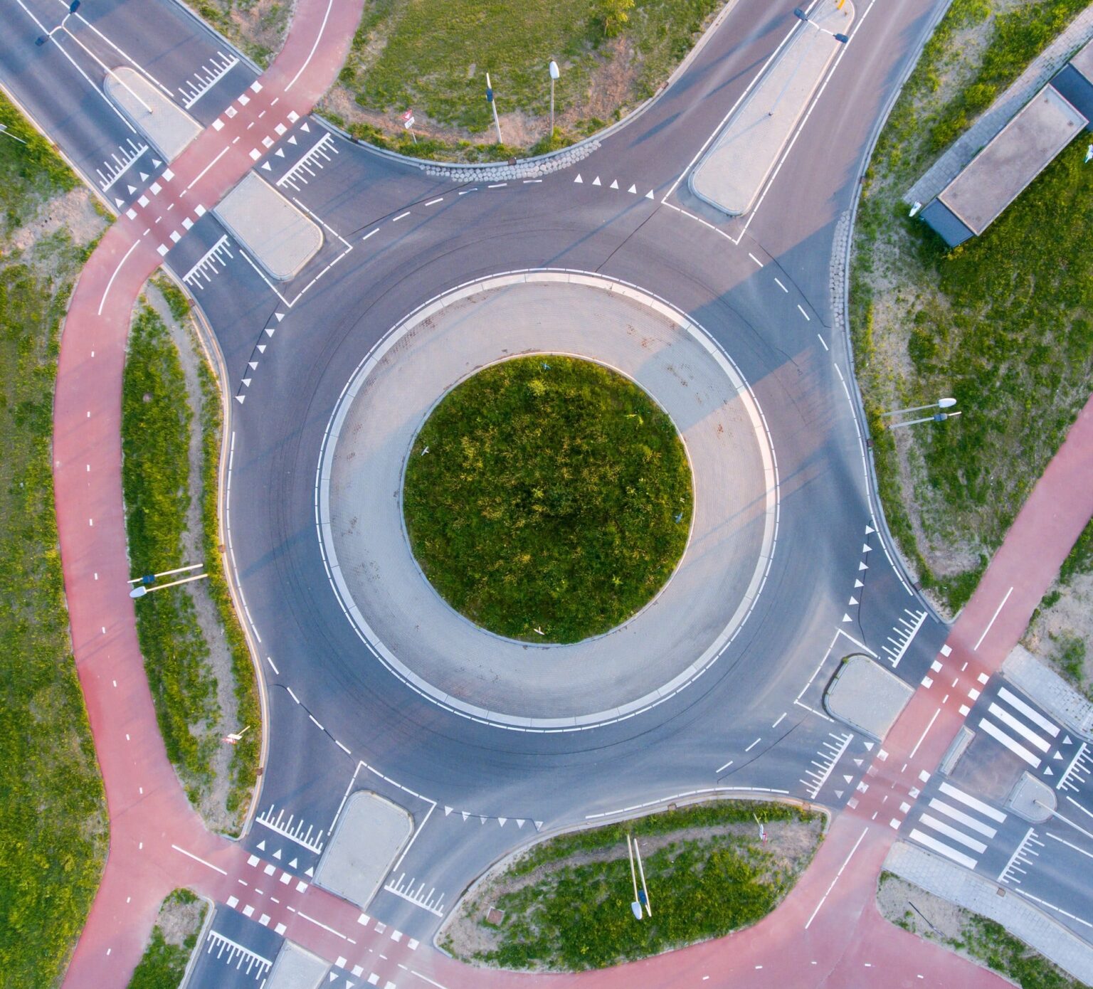 How to Navigate Roundabouts Safely and Confidently?