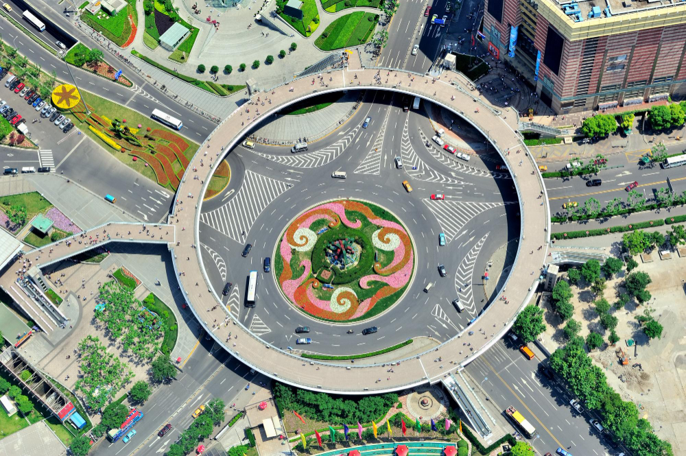 How to Navigate Roundabouts Safely and Confidently?