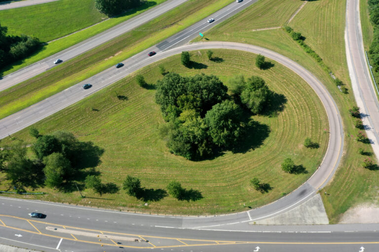 How to Navigate Roundabouts Safely and Confidently?