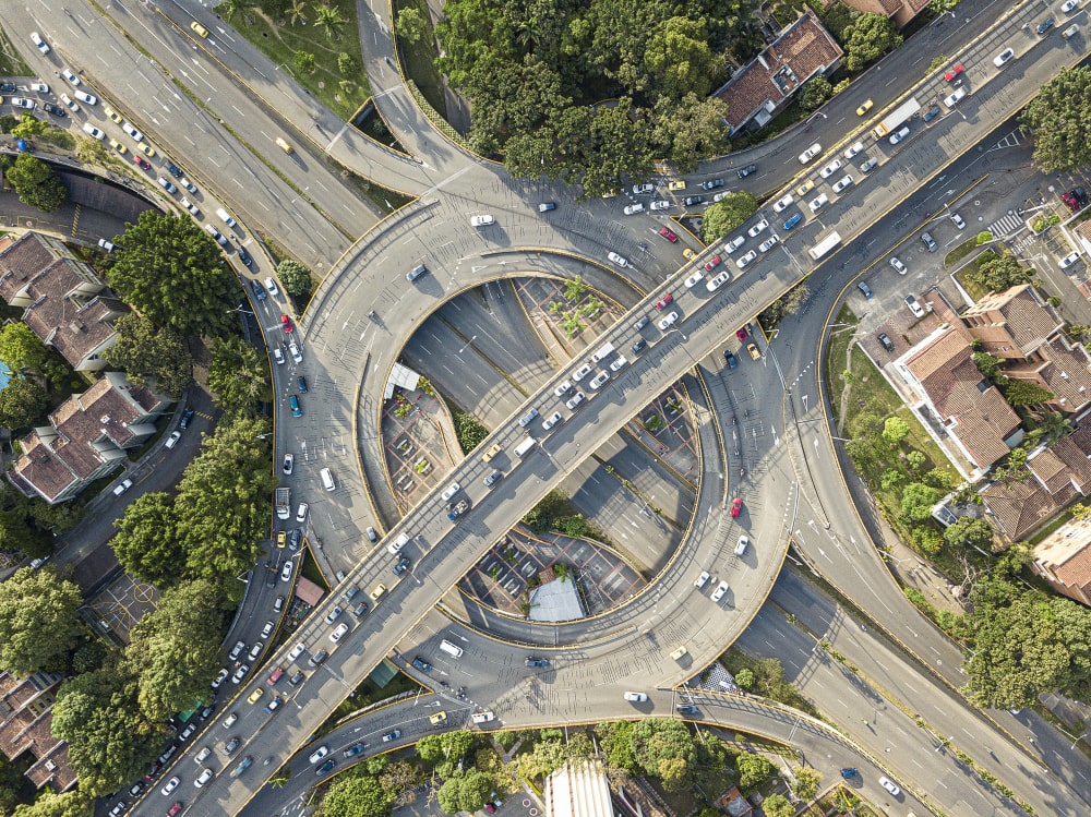 How to Navigate Roundabouts Safely and Confidently?