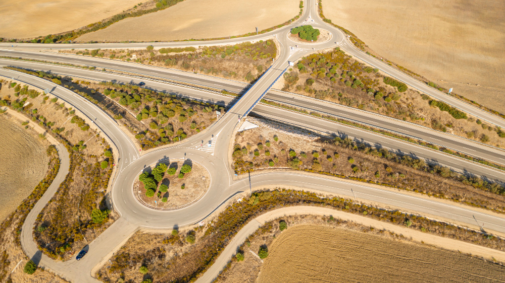 How to Navigate Roundabouts Safely and Confidently?